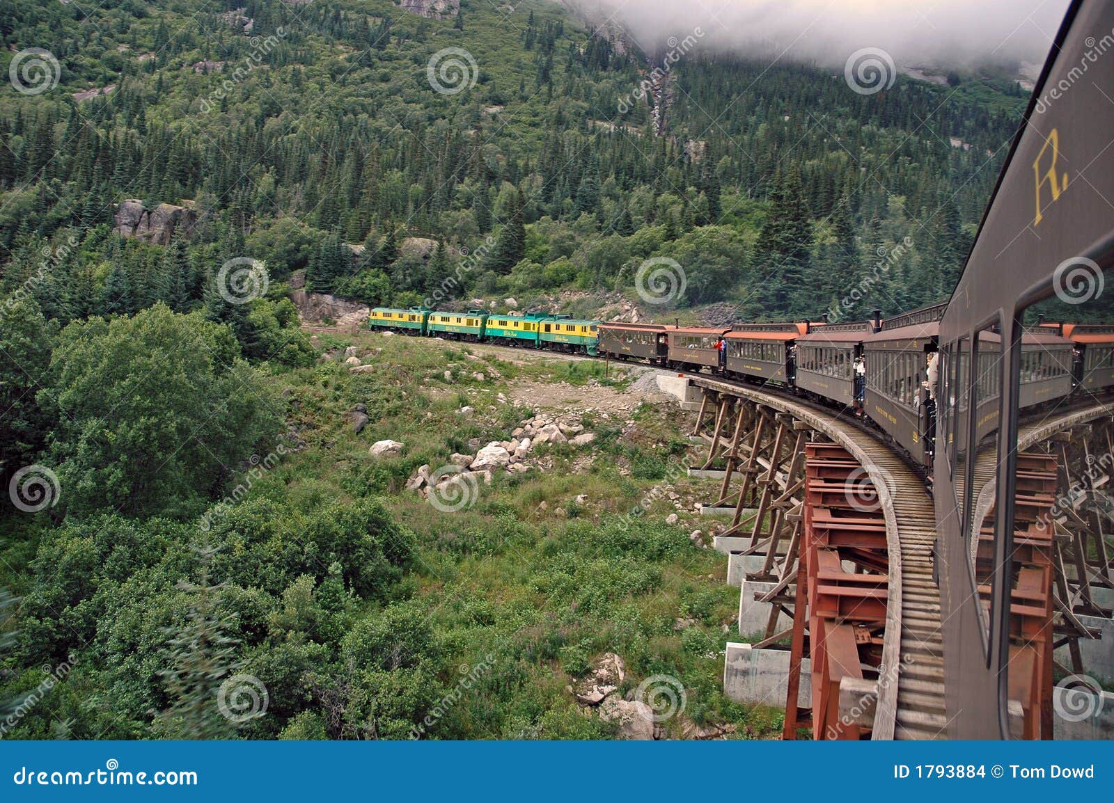 Se Diriger Vers Le Haut Du Passage Photo stock - Image du élever, côte ...