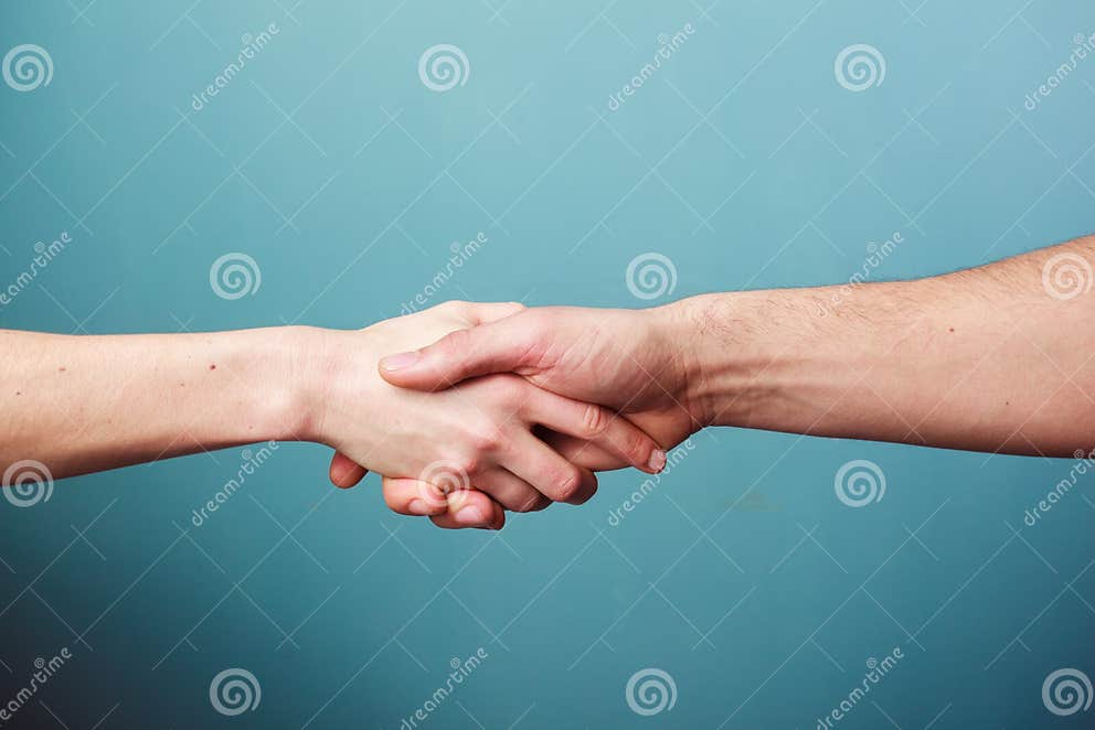 Se serrer la main photo stock. Image du masculin, mains - 37872552