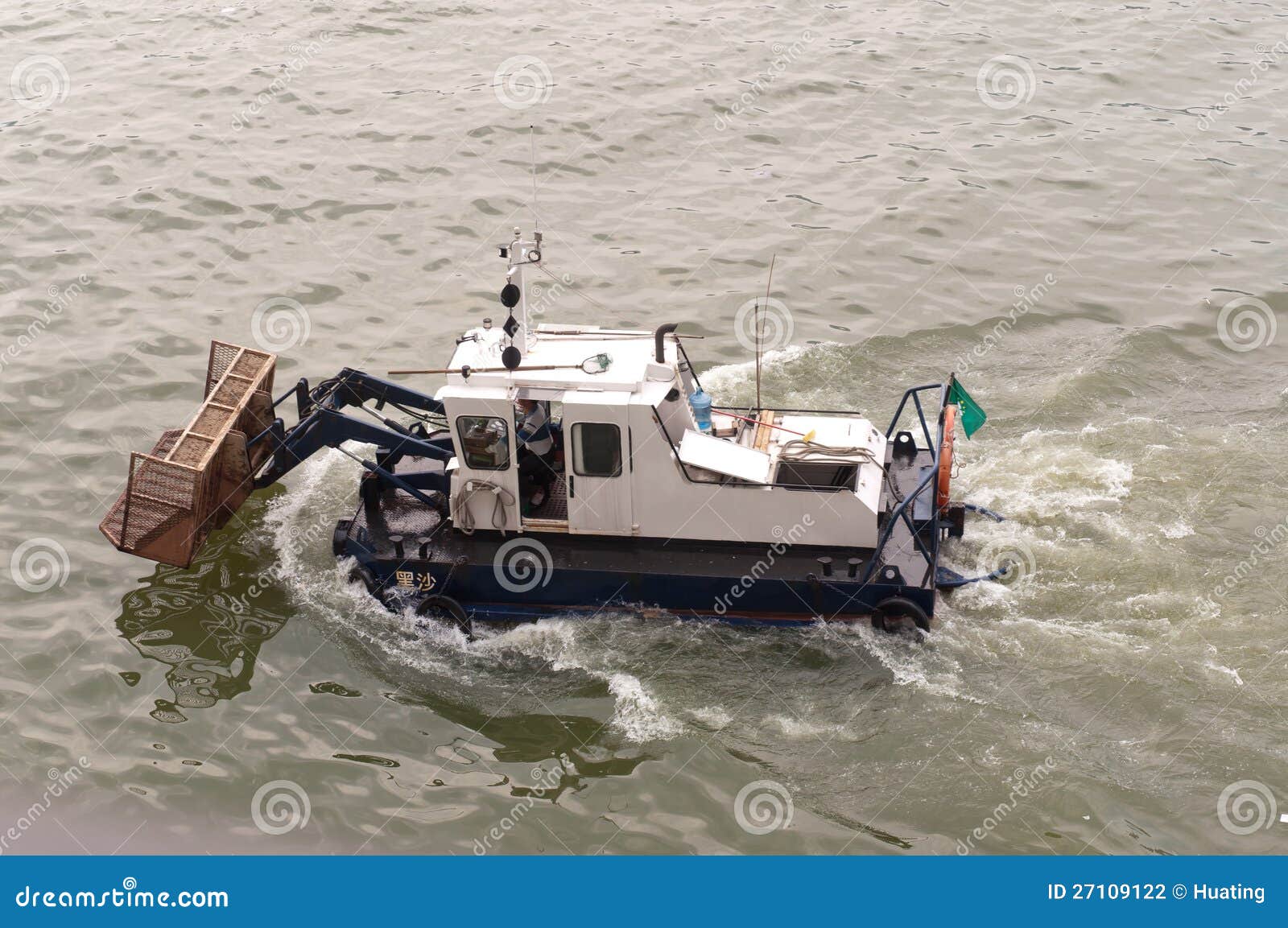 Sea clean ship, macau editorial photography. Image of china - 27109122