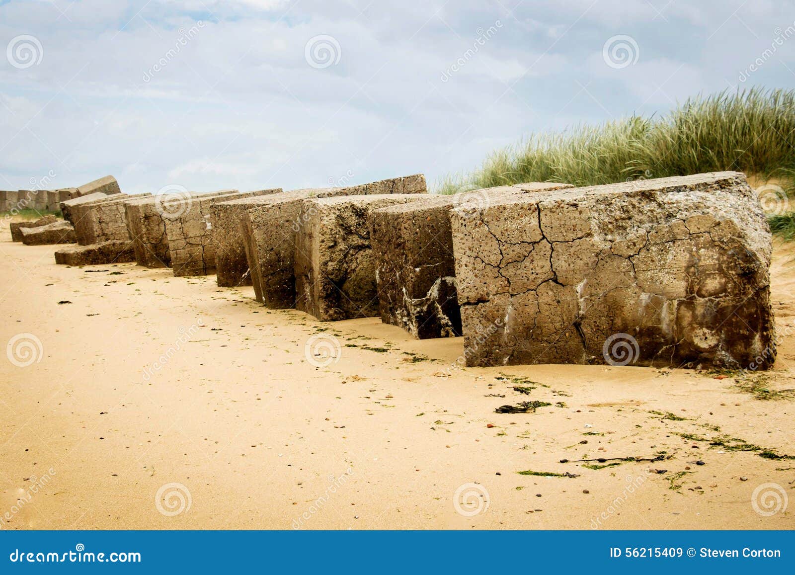 Sea Defence on the Tidal River and Groynes Stock Image - Image of water ...
