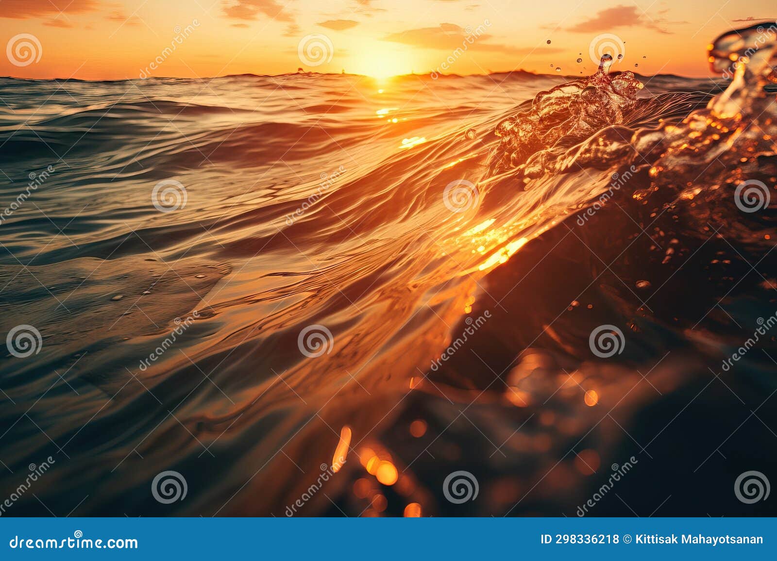 Sea of Endless Waves with the Sparkling Reflection of the Sun ...