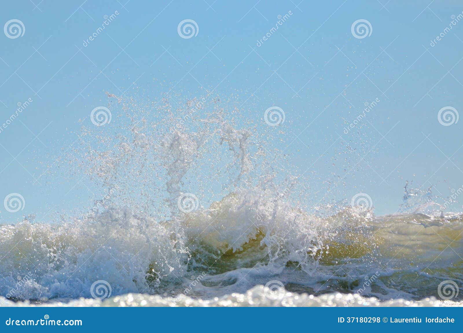 Sea foam of big wave stock photo. Image of splashing - 37180298