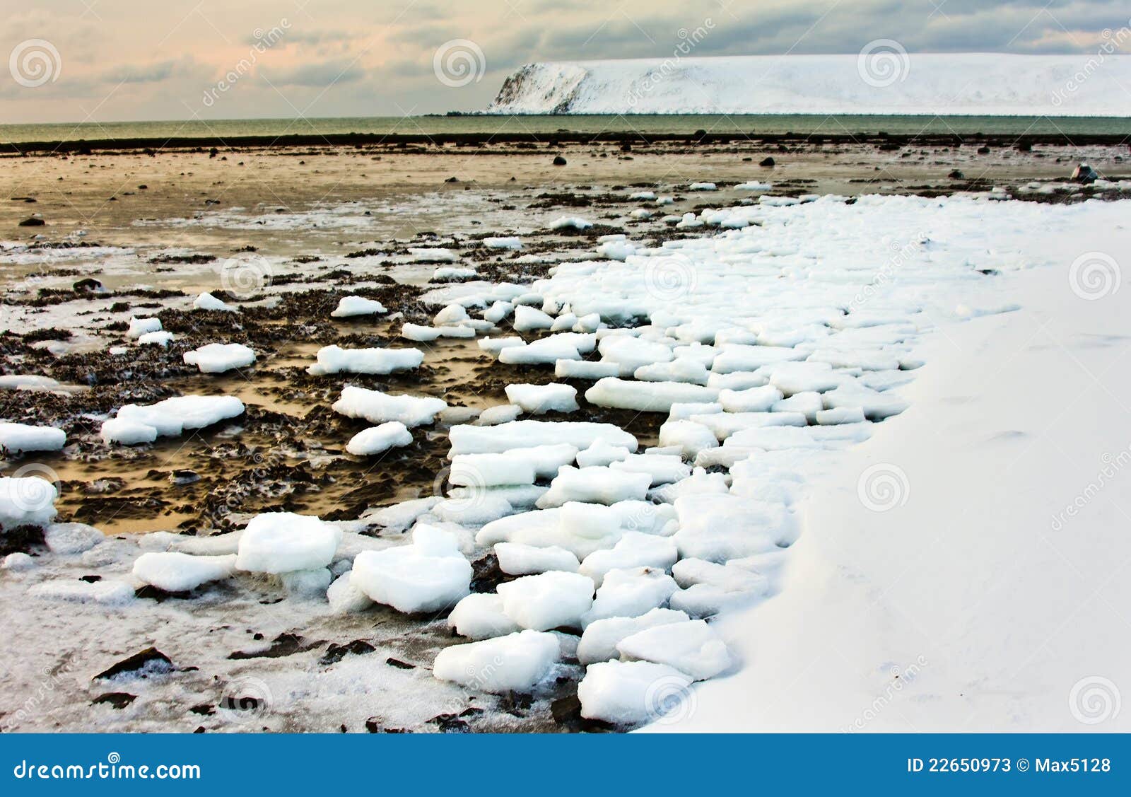 Sea Ice is Destroyed by Tide Stock Image - Image of destroyed, cool ...