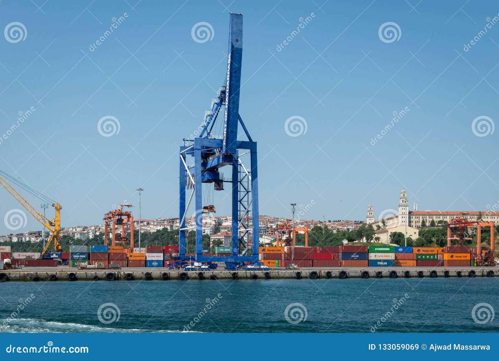 Sea port in istanbul editorial stock image. Image of export - 133059069