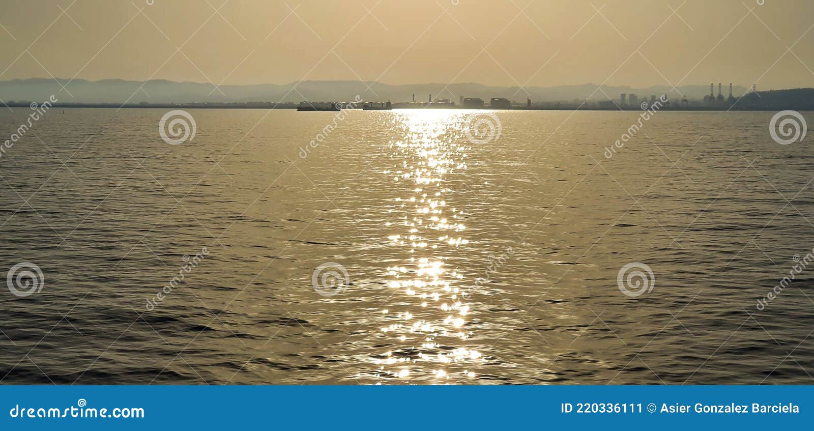 Sea Reflecting the Sun in Sunset Stock Image - Image of ocean ...