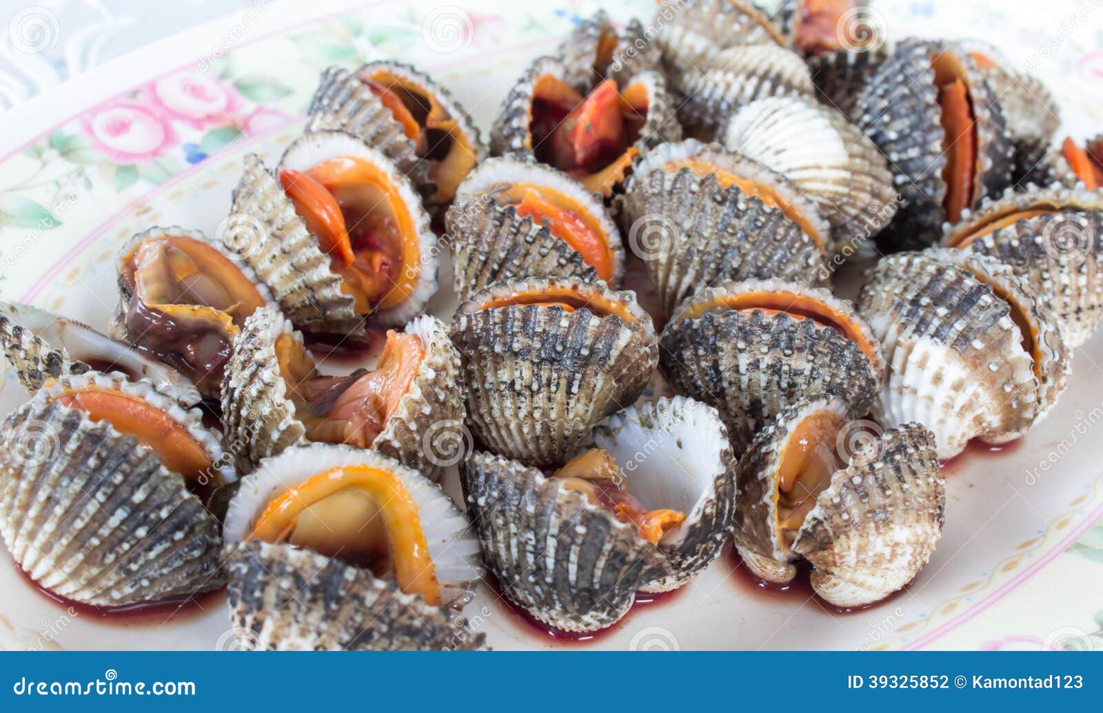 Sea shell cockle stock photo. Image of aquatic, market - 39325852