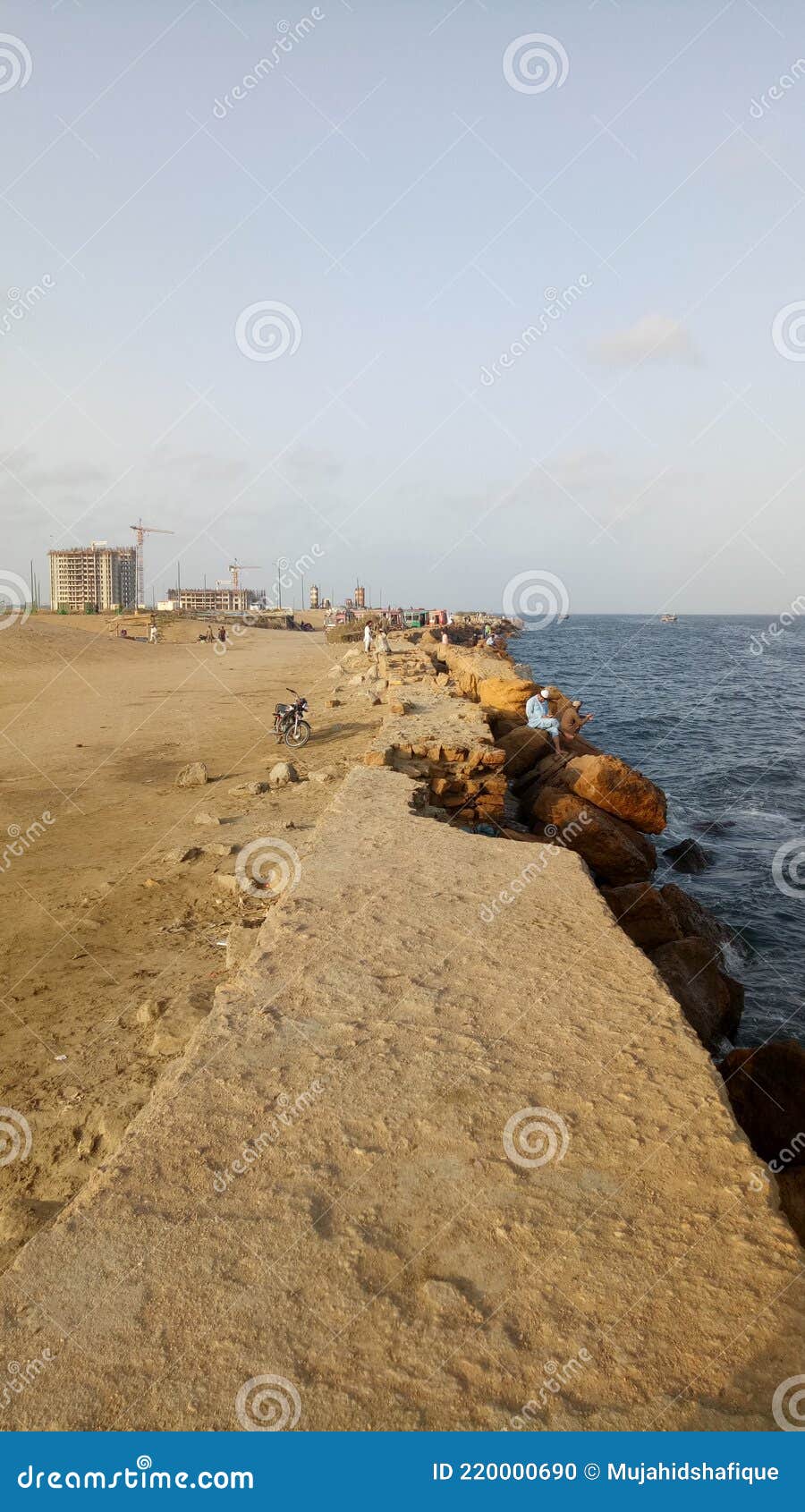 Sea view Karachi editorial image. Image of shore, breakwater - 220000690
