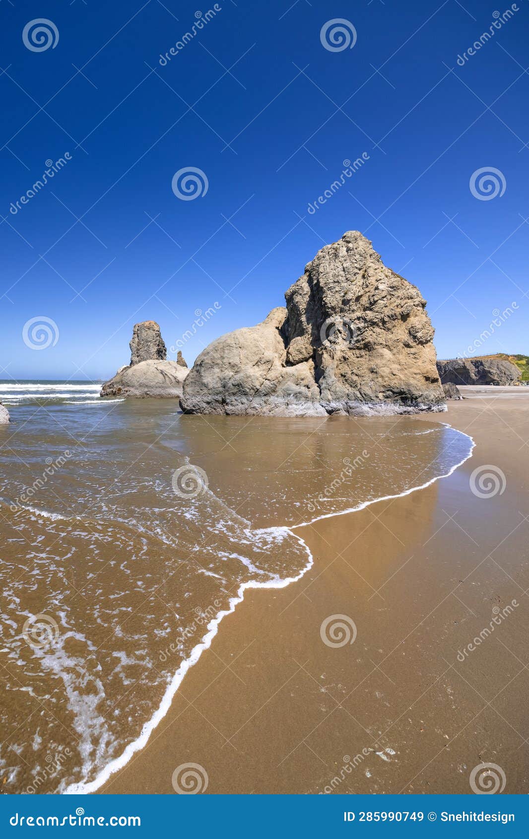 Sea Stacks Against at Bandon Beach in Oregon Stock Image - Image of ...