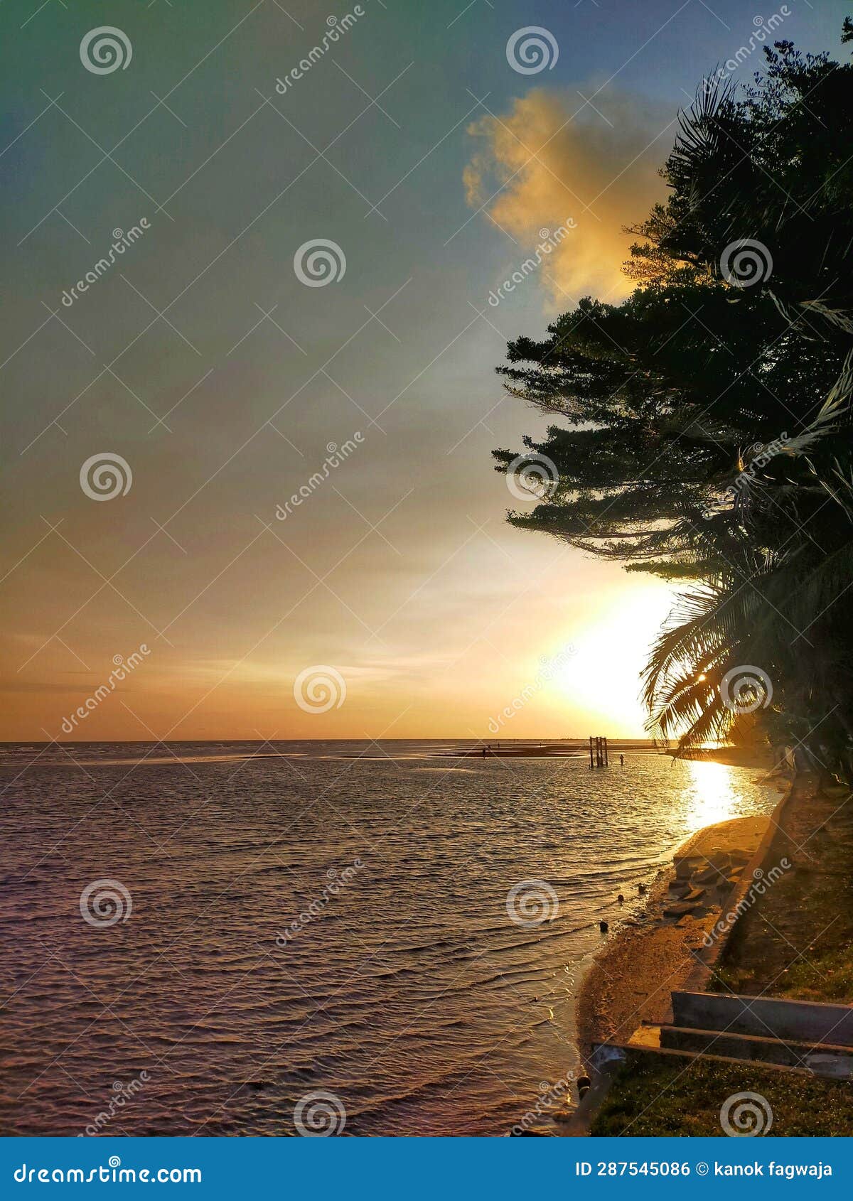 Sea View in the Evening, Seeing the Sunlight Stock Photo - Image of ...