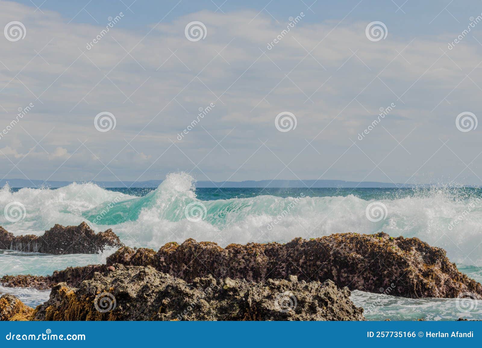 Sea Wave Rock Crush. Sea Wave Stone Crash at Rock Stock Photo - Image ...