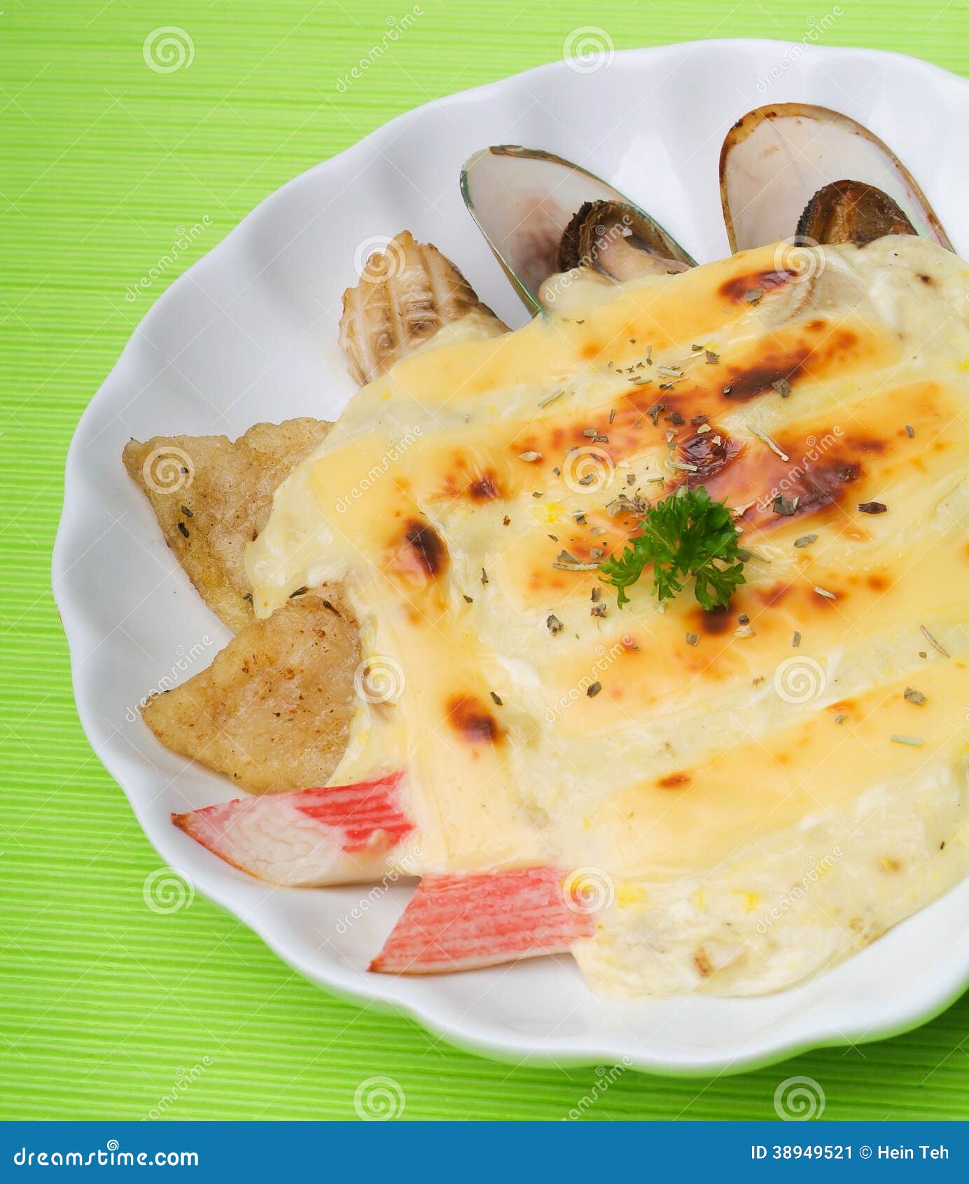 Seafood Baked with Cheese, Seafood Gratin Stock Image - Image of ...