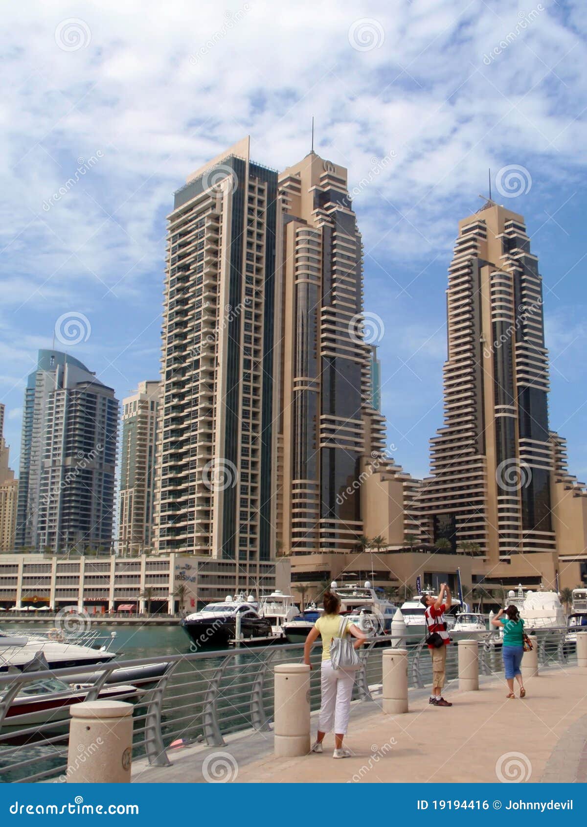 Seafront Promenade in Dubai Editorial Photo - Image of channel, canal ...