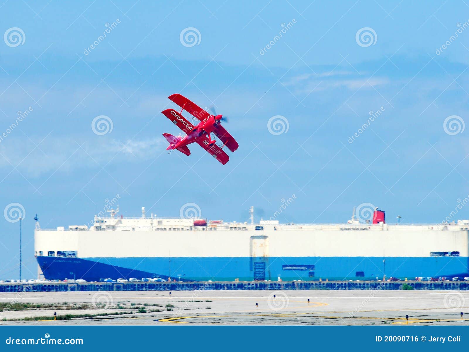 Sean D. Tucker and the Oracle Challenger Editorial Photo - Image of ...
