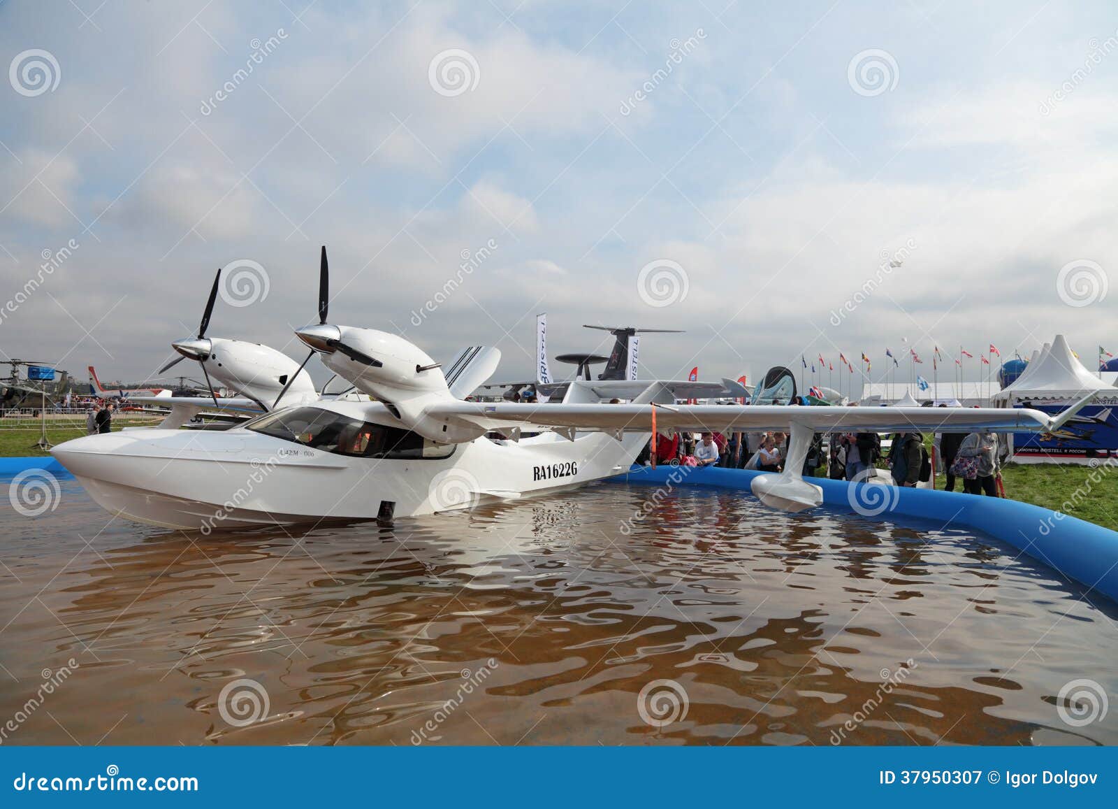 Seaplane editorial photography. Image of machine, outdoors - 37950307