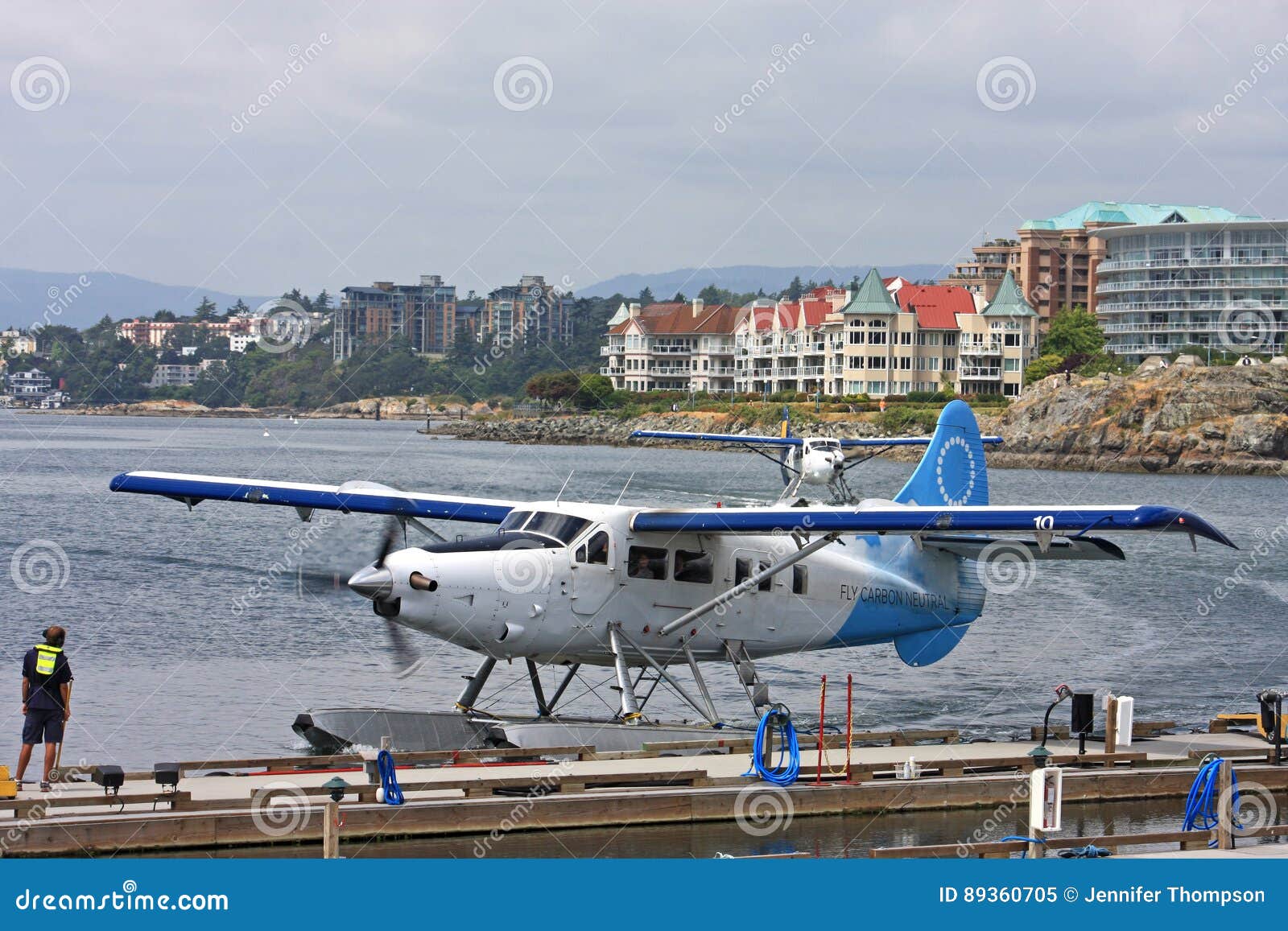 Seaplane in Victoria Harbour Editorial Image - Image of splash ...