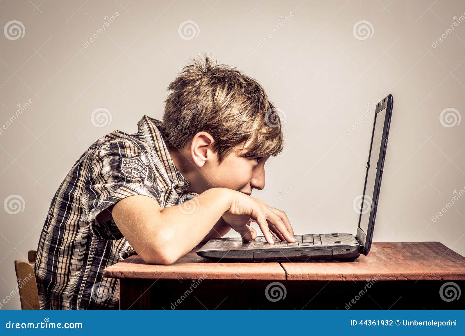 Searching stock foto. Image of nerd, minderjarige, milieu - 44361932