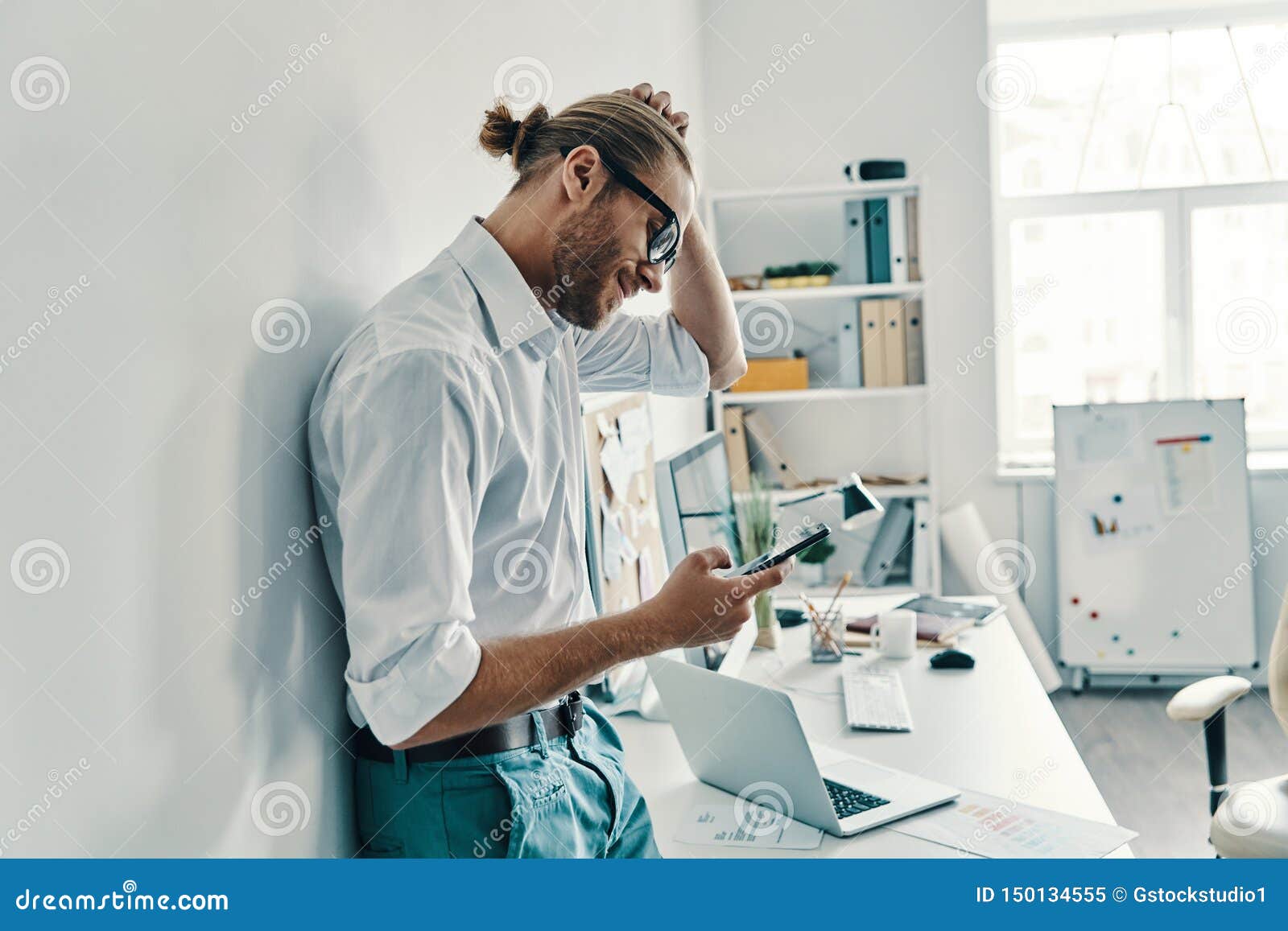 Searching for an answer. stock image. Image of manager - 150134555