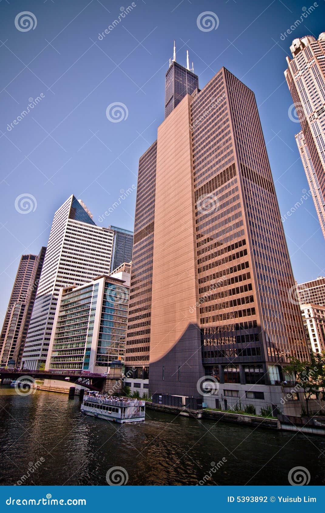 Sears Tower at Chicago editorial photography. Image of reflection - 5393892