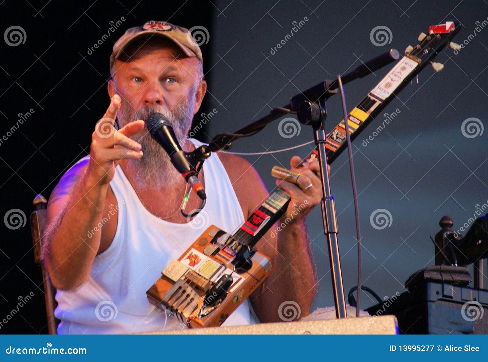 Seasick Steve editorial photography. Image of bearded - 13995277