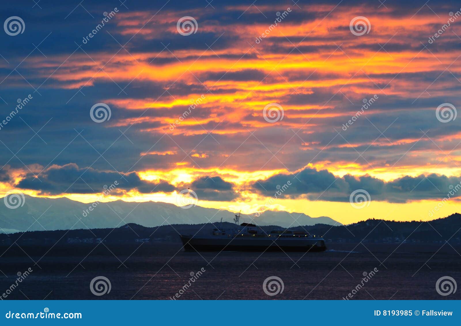 Seaside sunset stock image. Image of color, cloud, shore - 8193985
