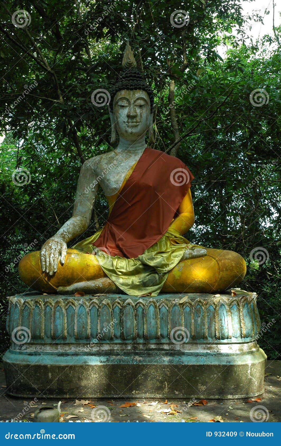 SEATED BUDDHA SIDE VIEW Stock Photo | CartoonDealer.com #25193724