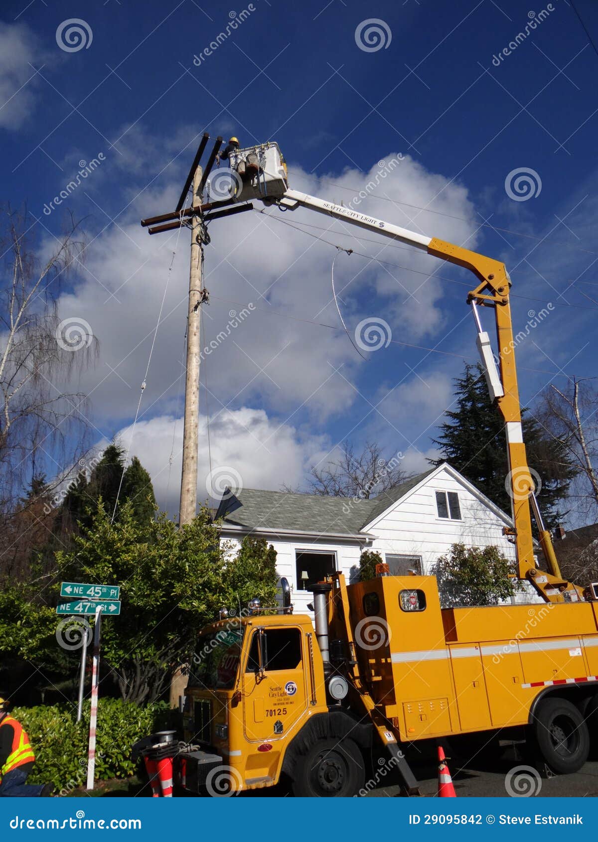 Seattle City Light Workmen Replace an Aging Utility Pole Editorial ...