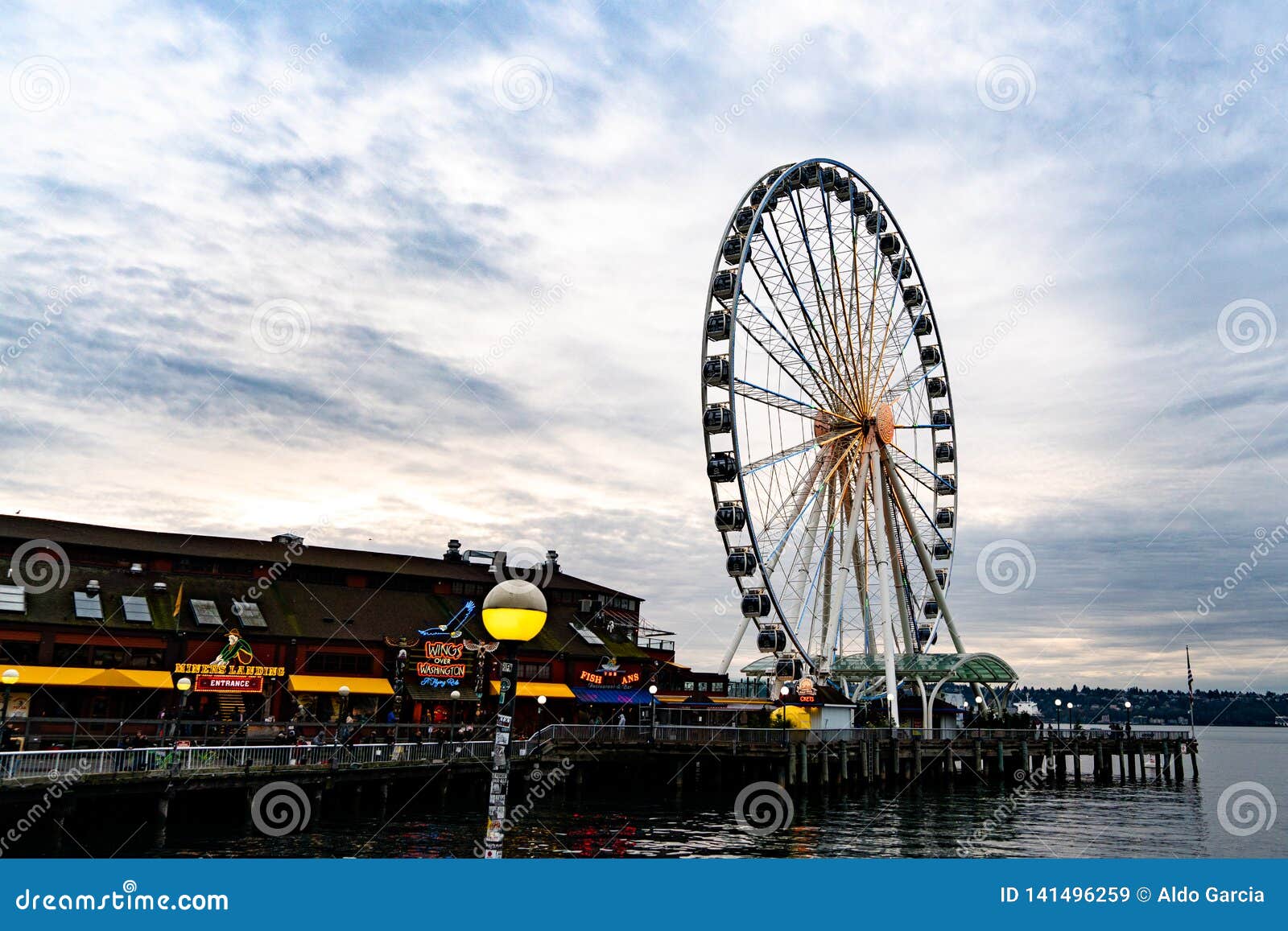 Seattle ferris wheeel editorial stock image. Image of amusement - 141496259