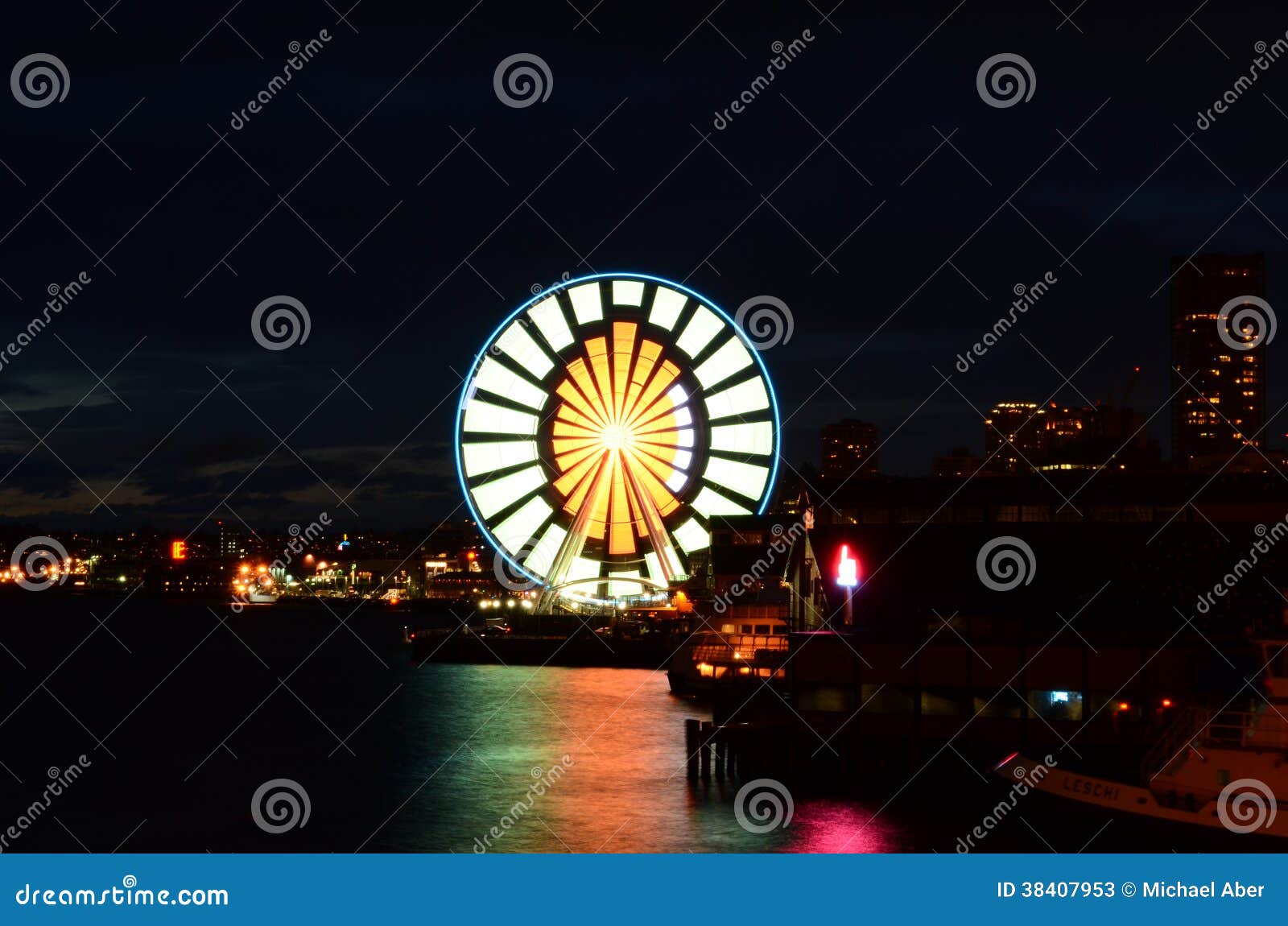Seattle Ferris Wheel editorial stock photo. Image of downtown - 38407953