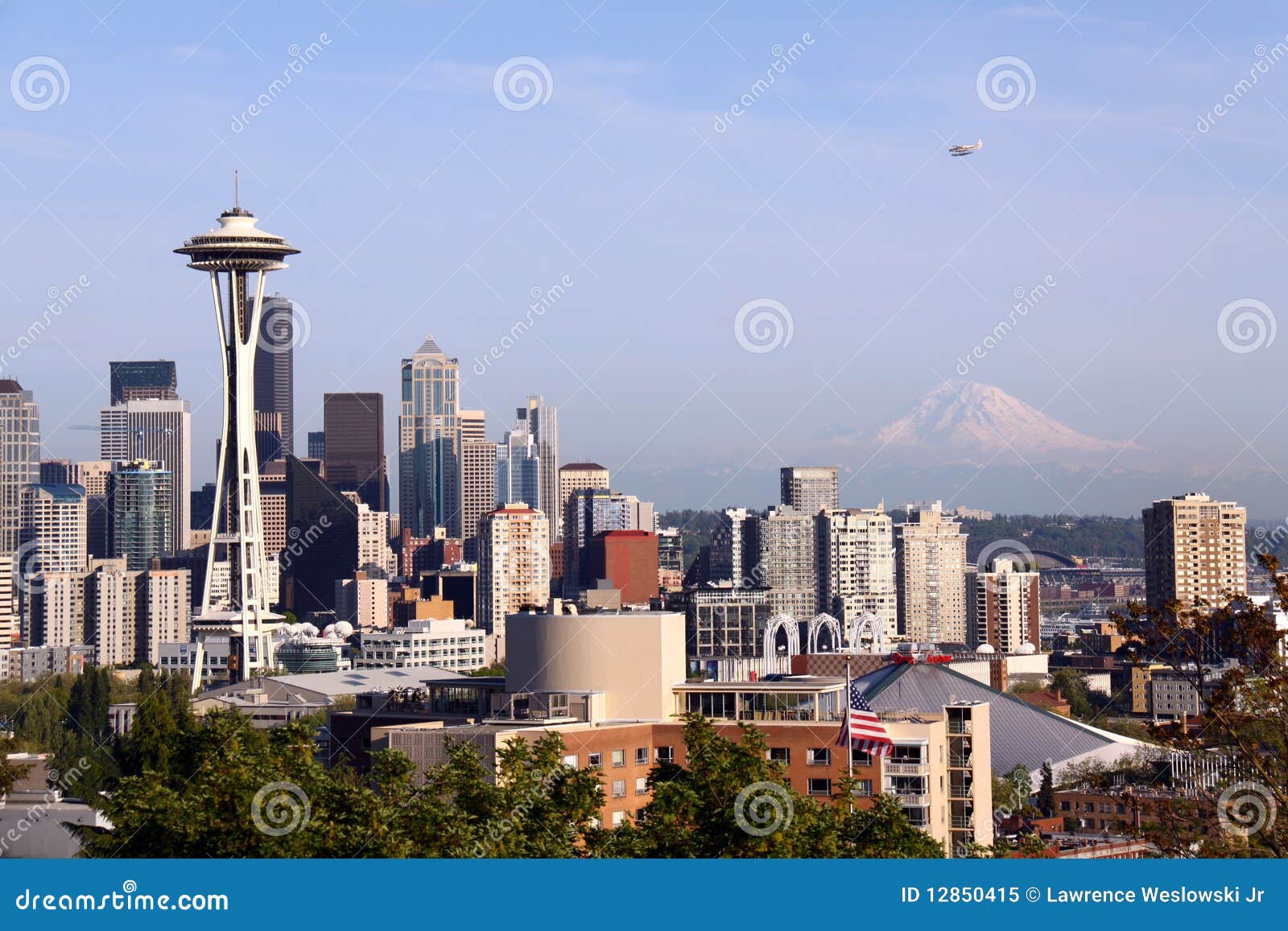 Seattle - Float Plane Flying into Seattle Editorial Image - Image of ...