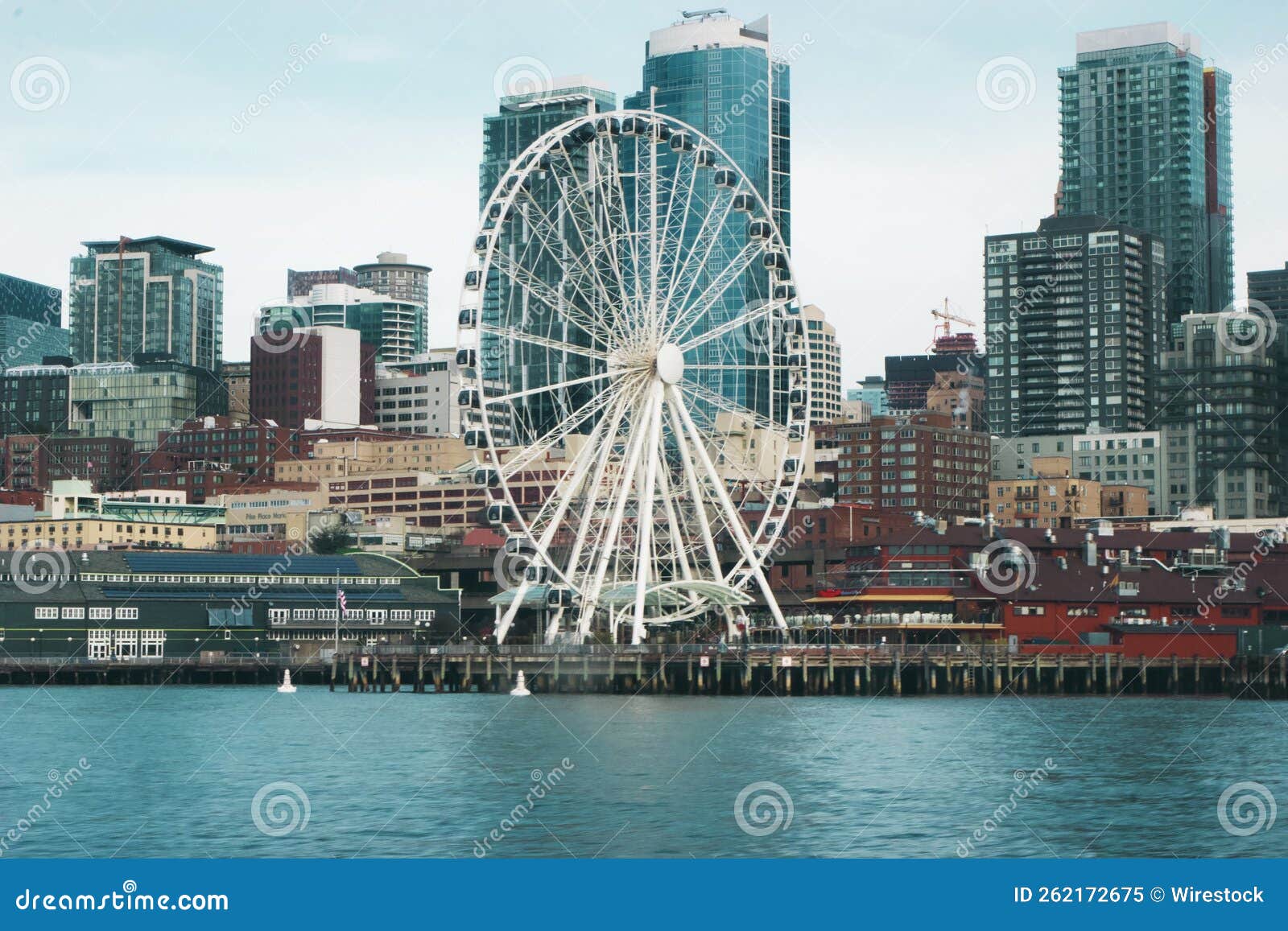 The Seattle Great Wheel editorial image. Image of landmark - 262172675