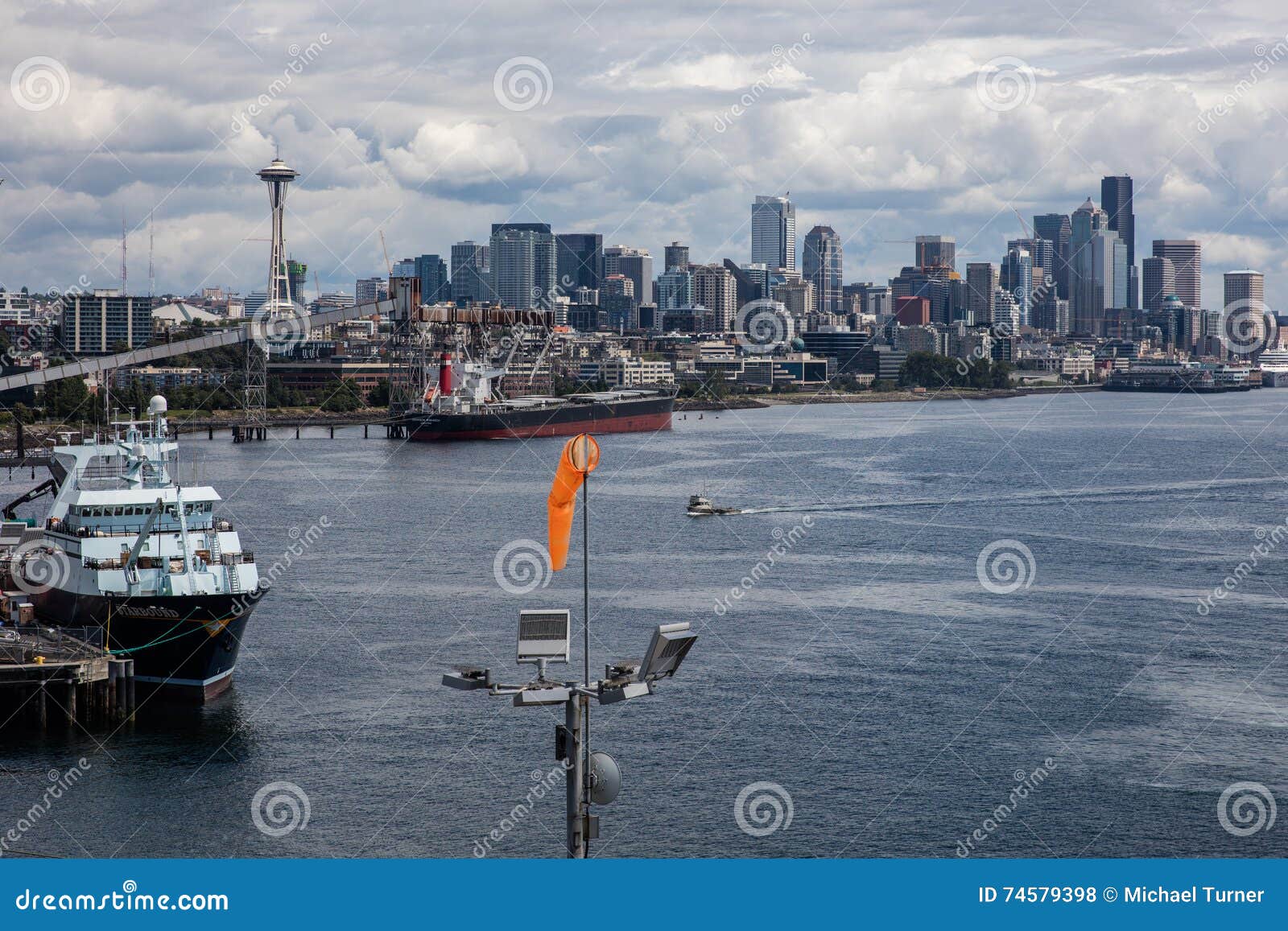 Seattle Harbor editorial stock photo. Image of boat, fishing - 74579398