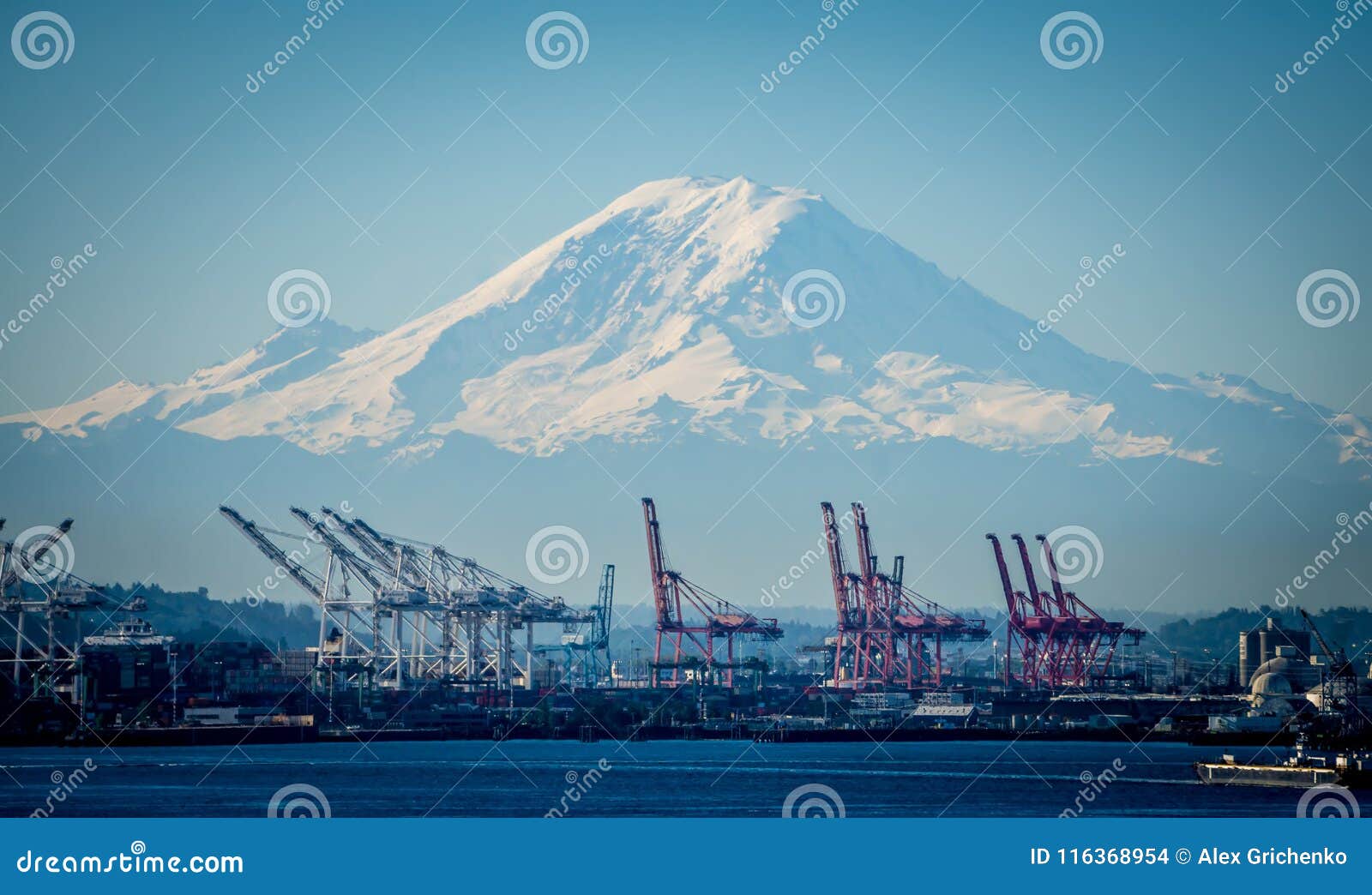 Seattle Harbour and Mount Rainier Stock Photo - Image of iconic ...