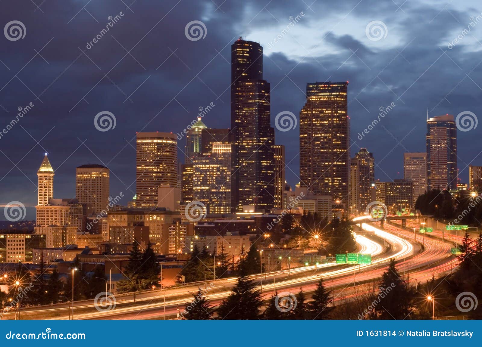 Seattle at night stock photo. Image of nightlife, attraction - 1631814