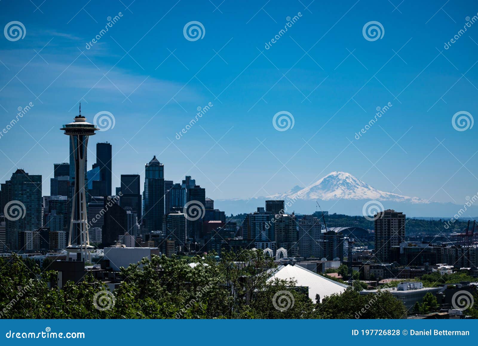 Seattle`s Space Needle and Mount Rainier Editorial Stock Photo - Image ...