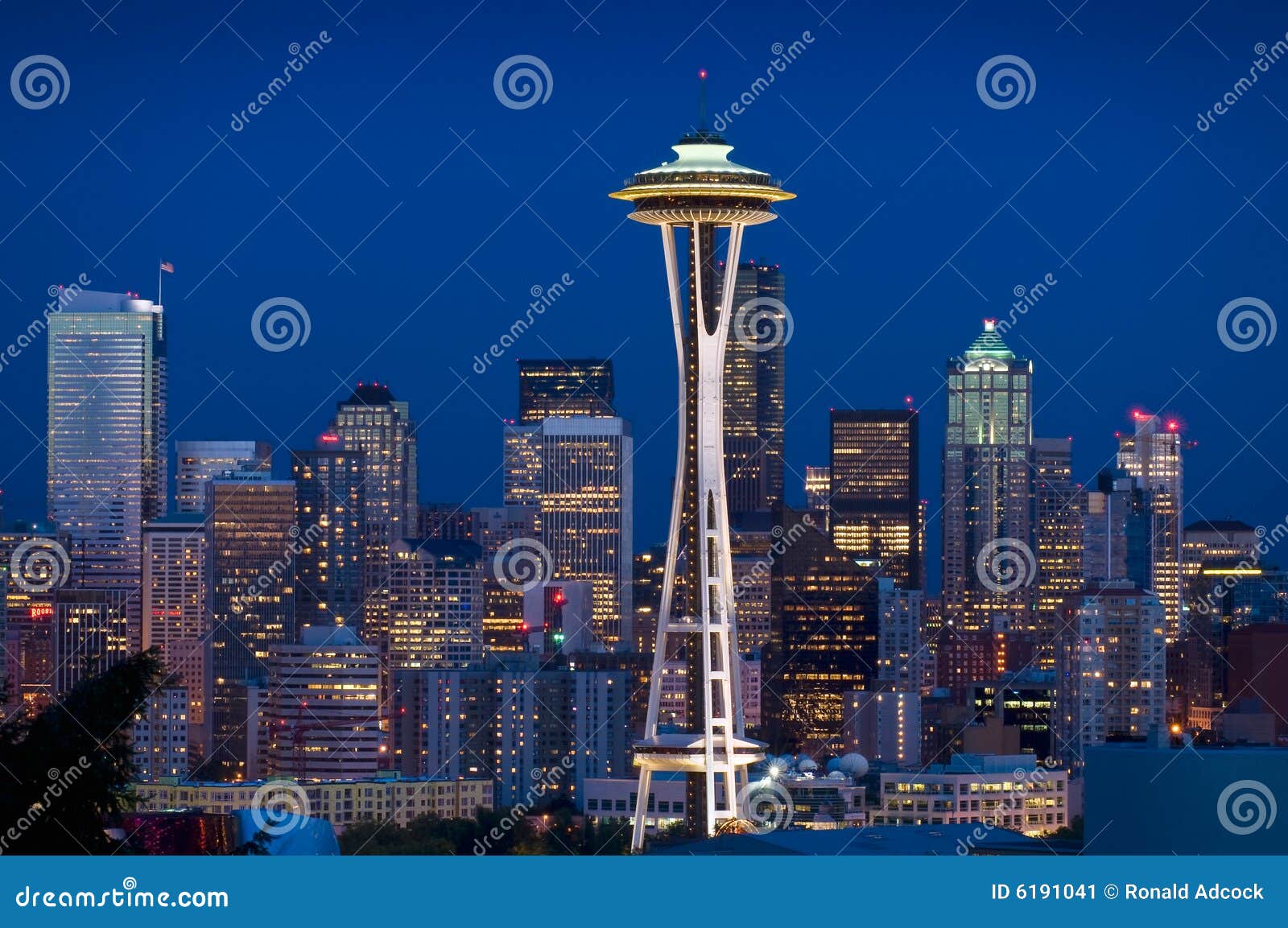 Seattle Skyline at Dusk editorial photo. Image of dusk - 6191041