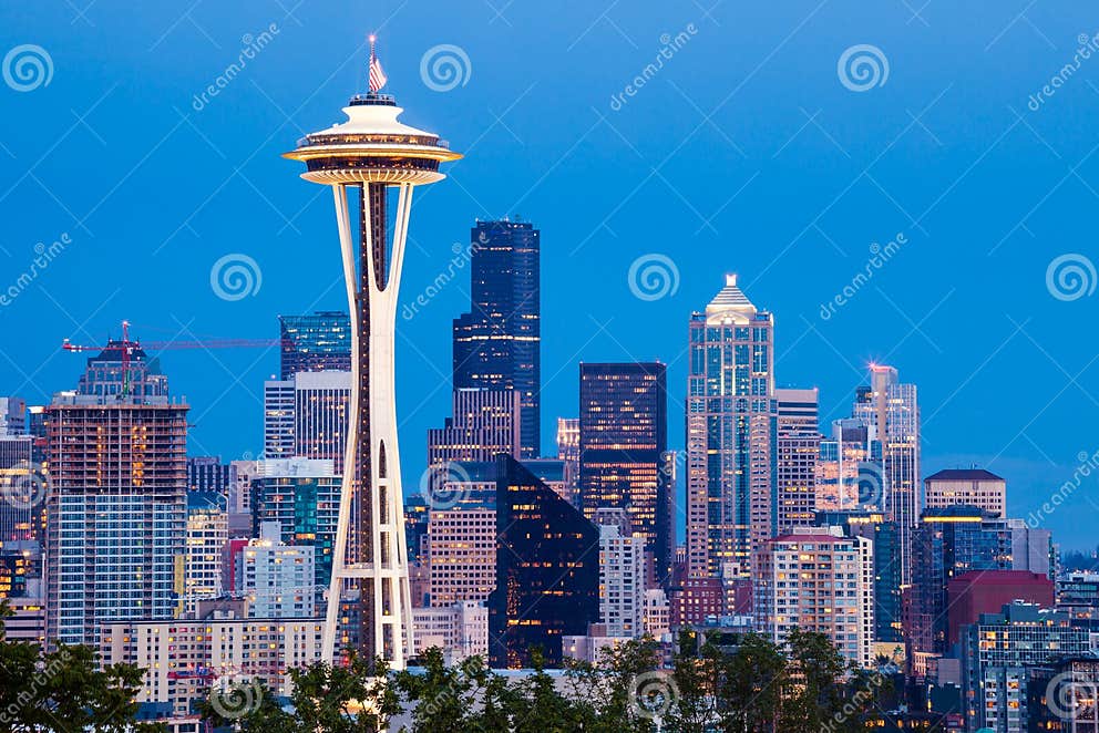 Seattle Skyline with the Space Needle at Dusk Editorial Image - Image ...