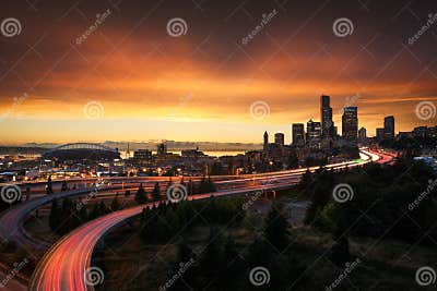 Seattle skyline at sunset stock image. Image of mountains - 35171893
