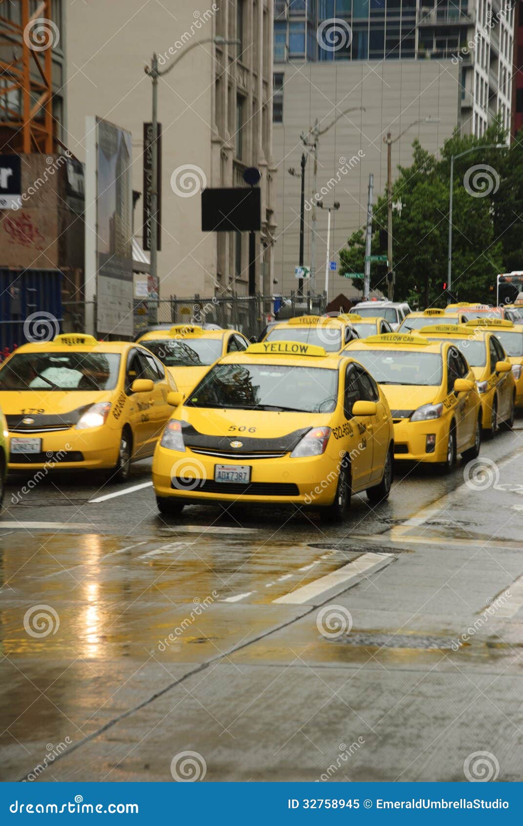 Seattle Taxi traffic editorial image. Image of organized - 32758945