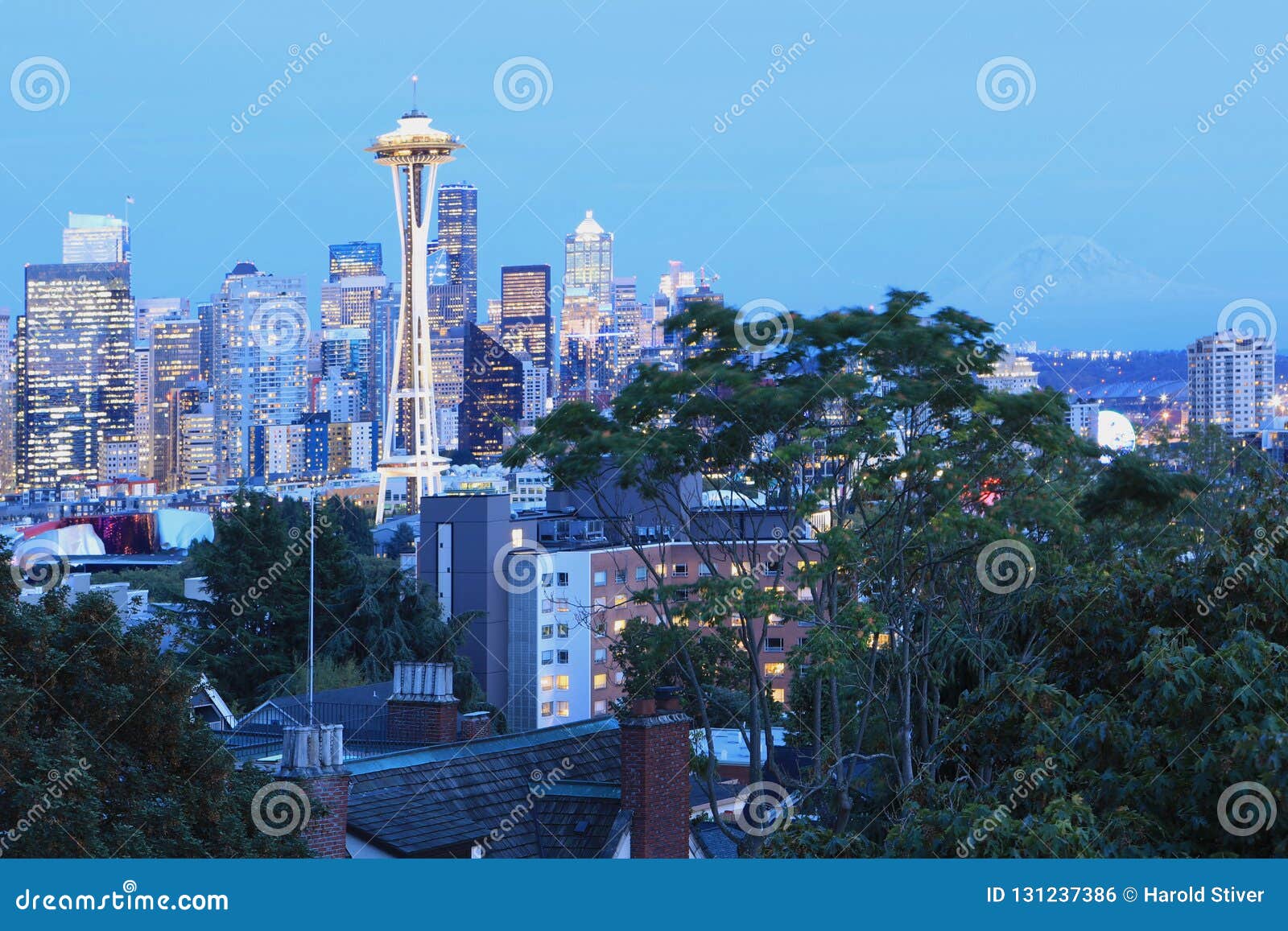 Seattle, Washington Cityscape at Twilight Editorial Photo - Image of ...
