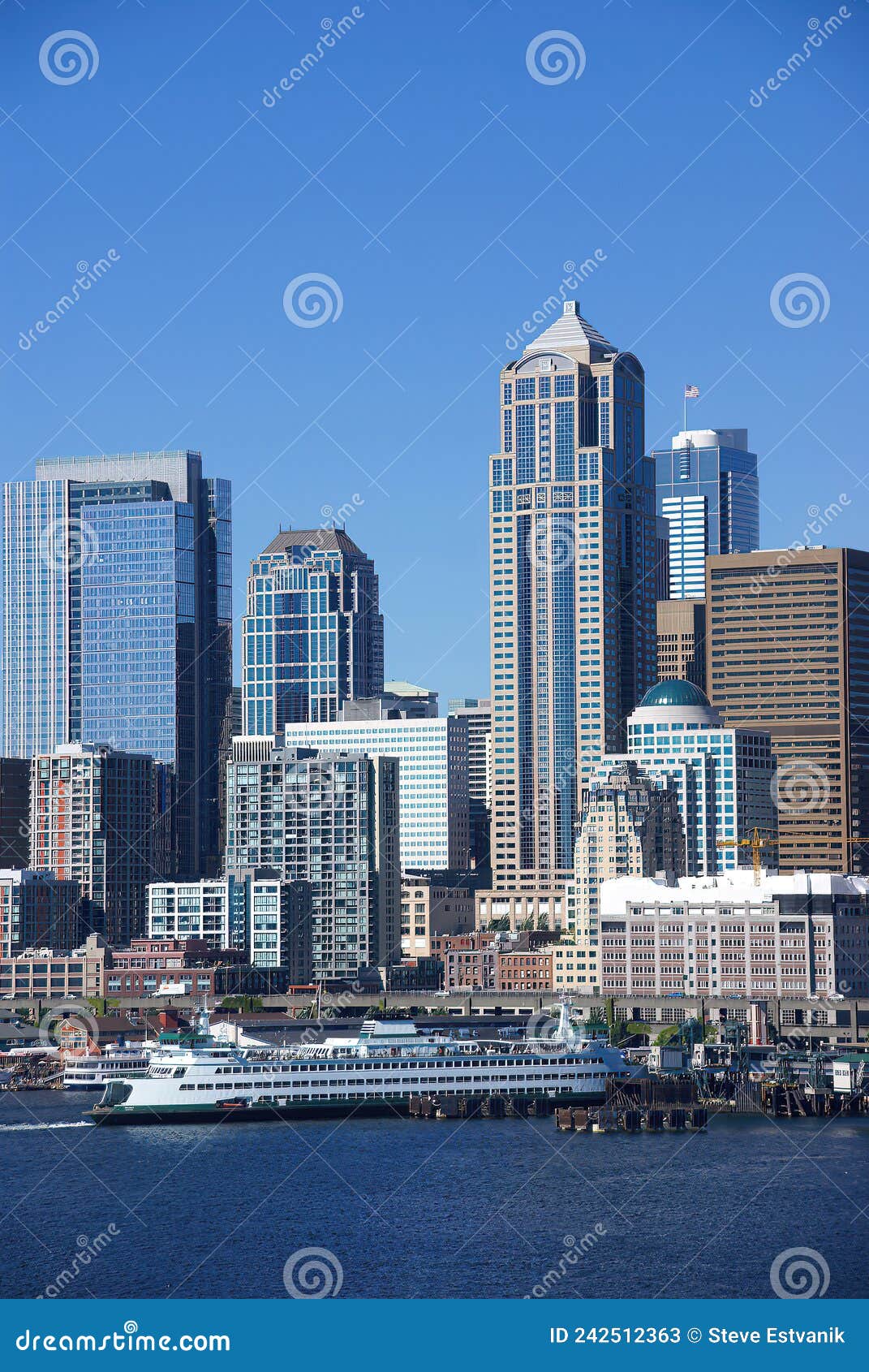 Seattle Waterfront Skyline,with Ferry Editorial Stock Photo - Image of ...