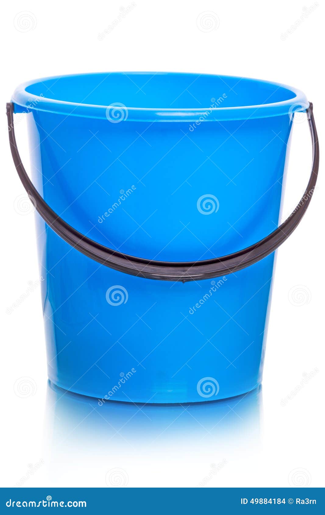 Seau En Plastique Bleu Sur Le Blanc Photo stock - Image du isolement ...