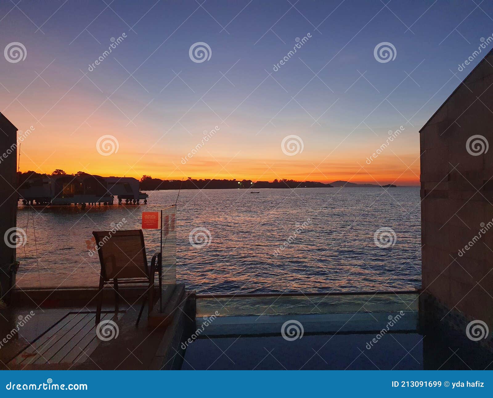 SEAVIEW at the NIGHT stock image. Image of sunlight - 213091699