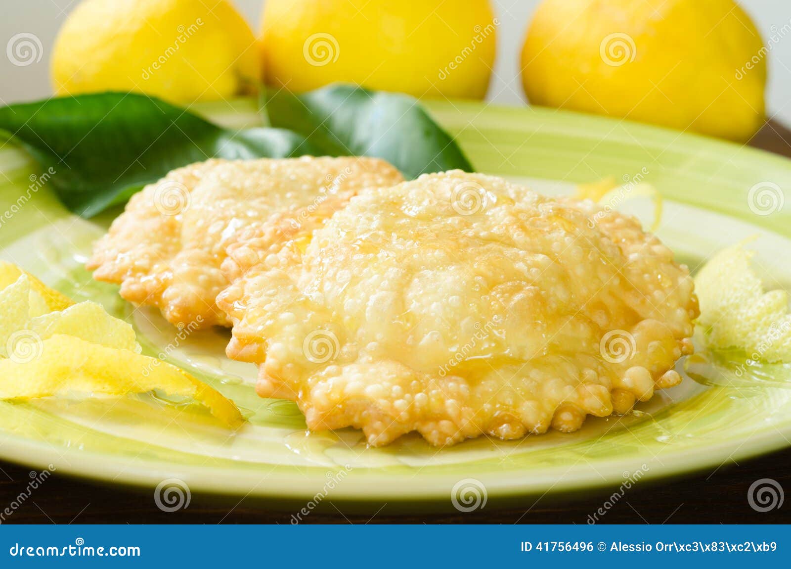 Sebadas, cuisine sarde photo stock. Image du sardaigne - 41756496