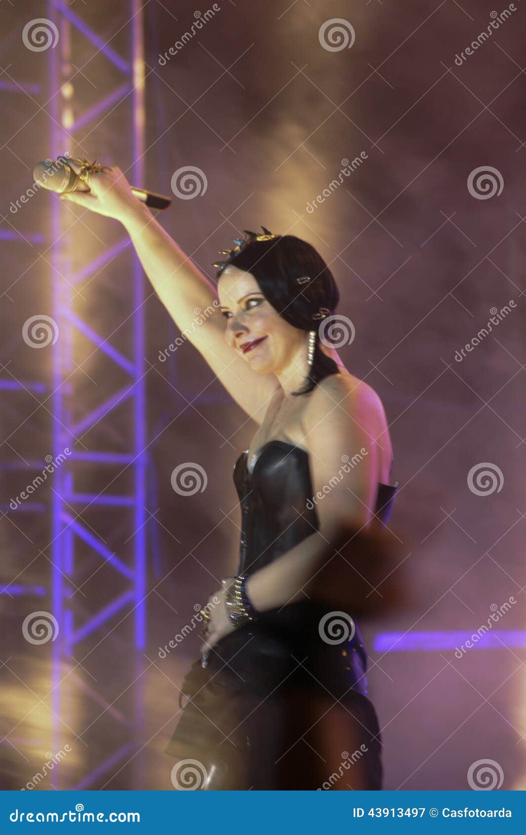 Sebnem Ferah redaktionelles stockfotografie. Bild von glamourös - 43913497