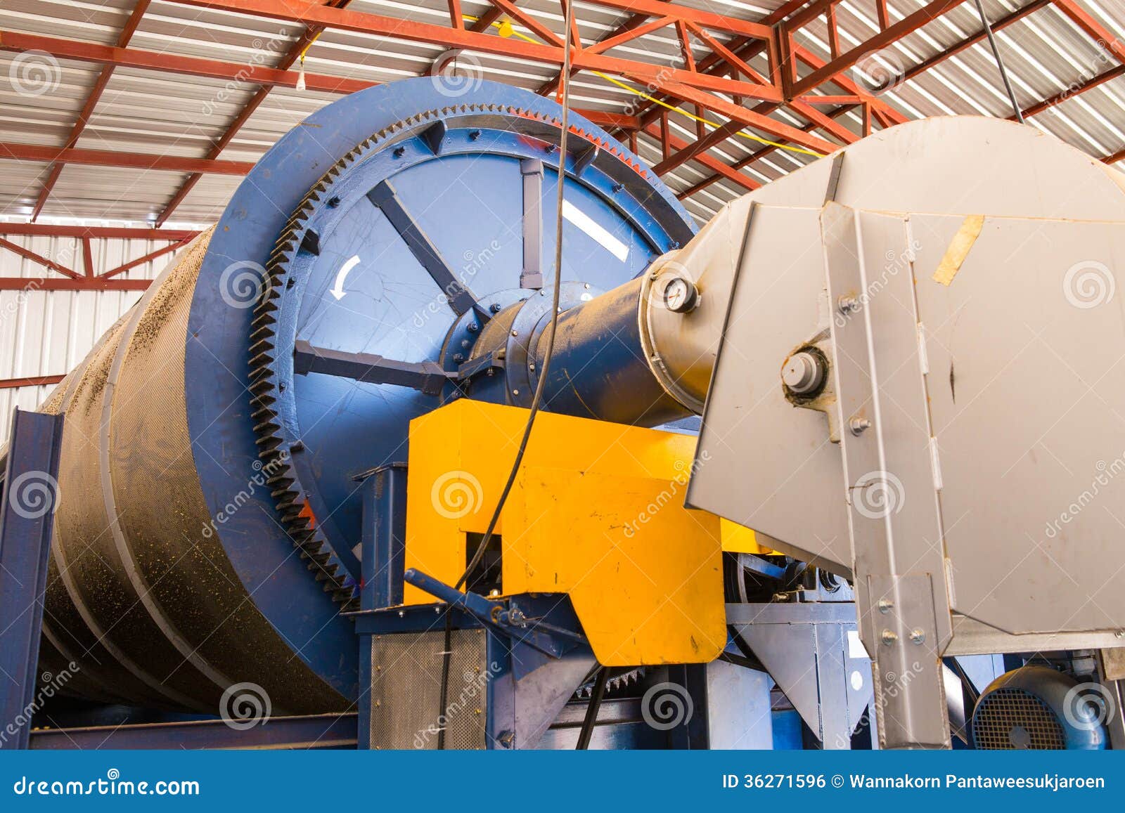 Secador rotatorio foto de archivo. Imagen de tanques - 36271596