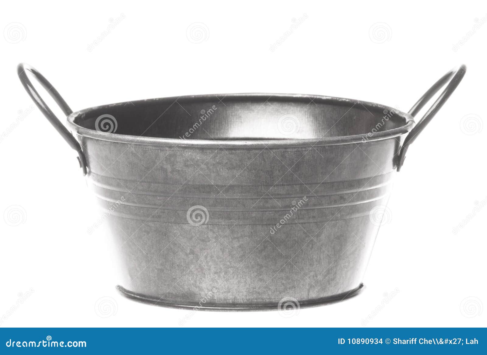 Secchio Del Metallo Isolato Fotografia Stock - Immagine di isolato ...