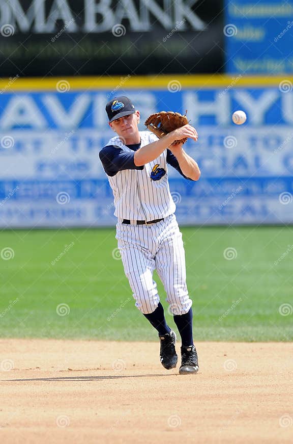 Second Baseman - Throw To First Base Editorial Stock Photo - Image of ...