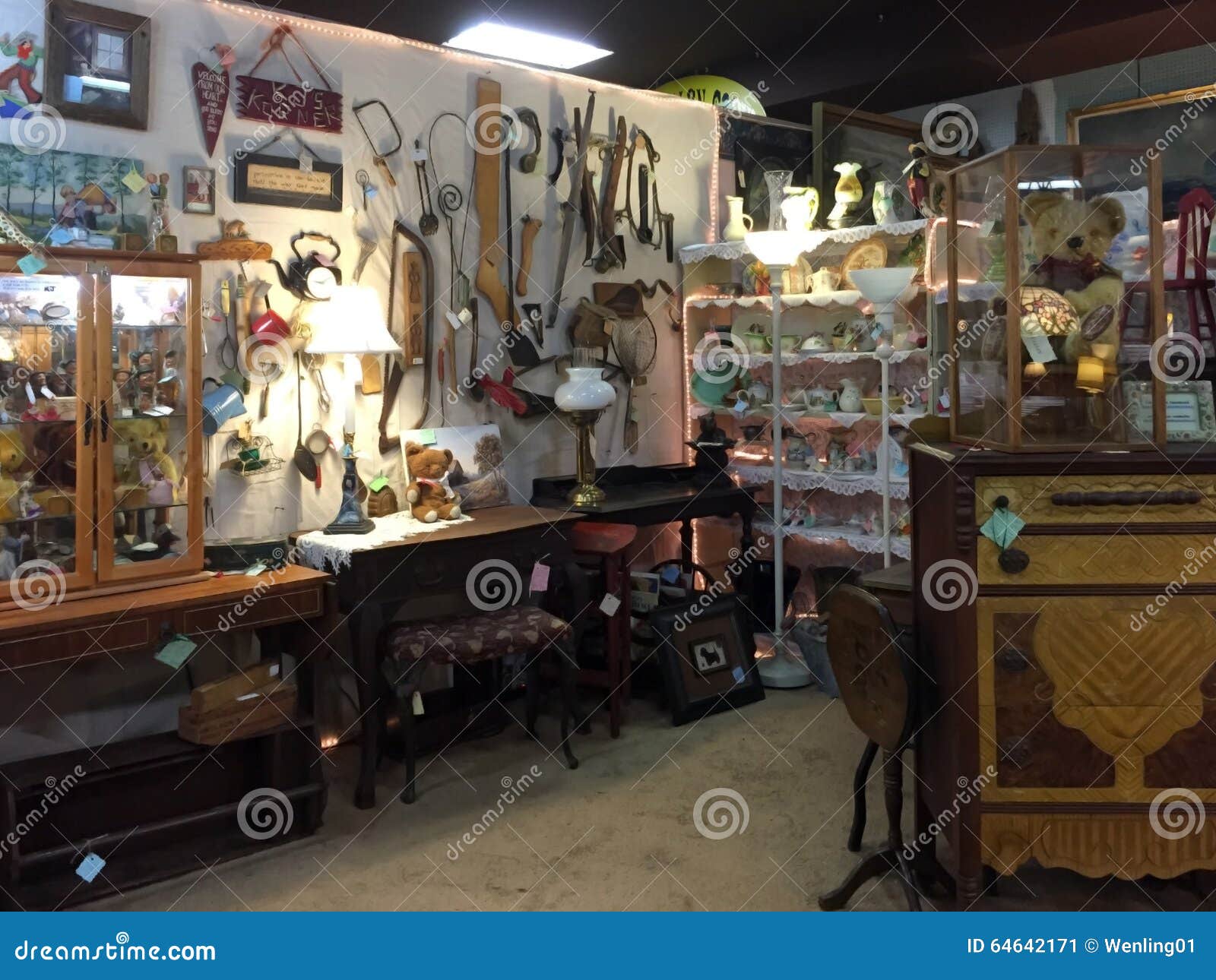 Antique Store Interior Picture Editorial Photo - Image of goods, home ...