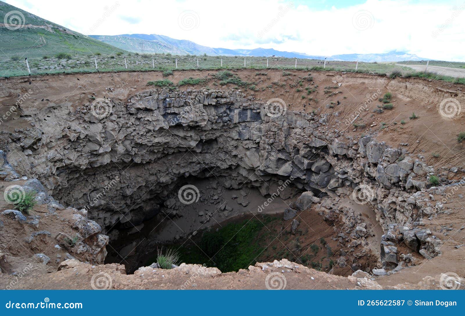 Dogubeyazit Meteor Pit - TURKEY Stock Image - Image of plateau, bedrock ...