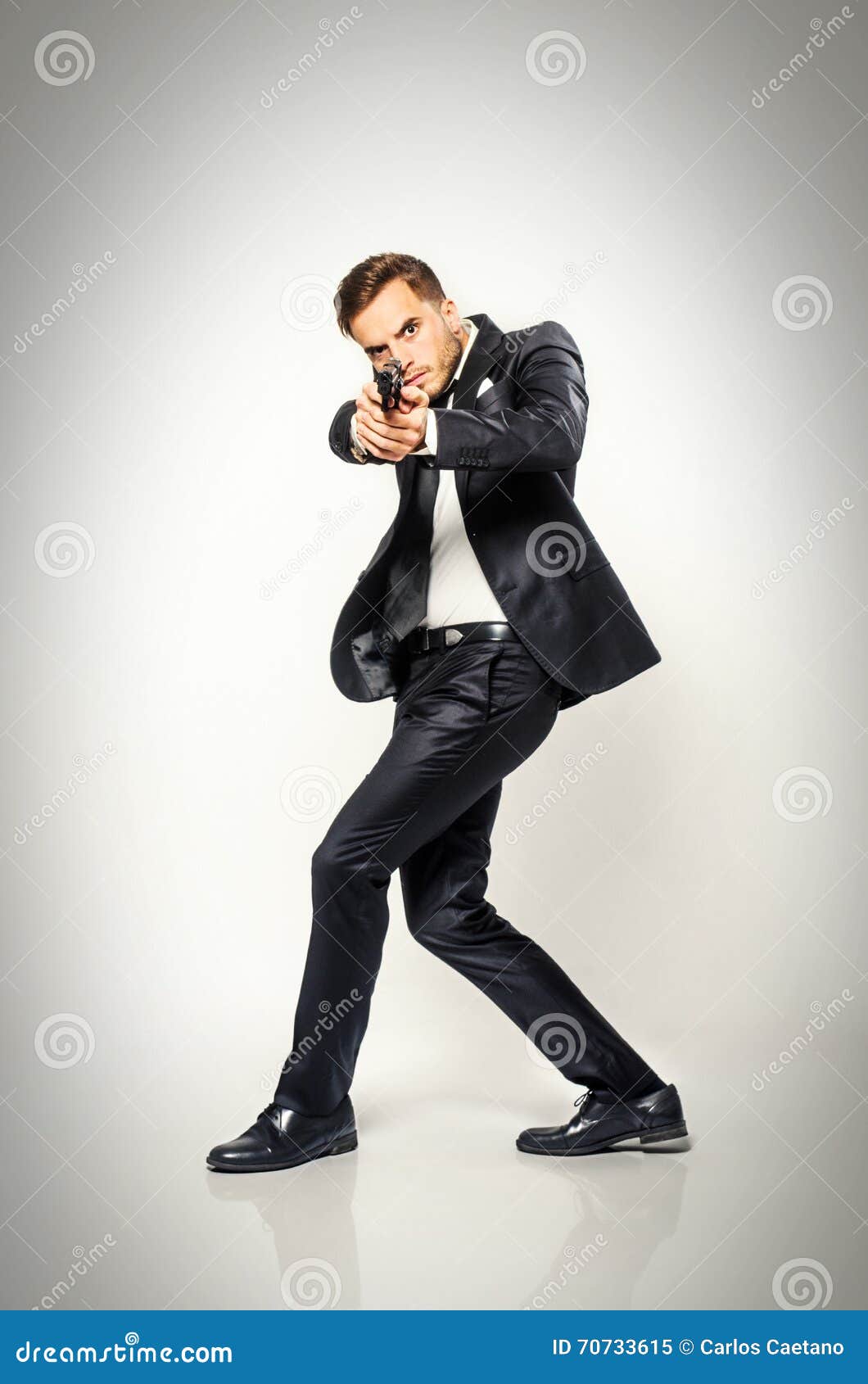 A Secret FBI Agent Installed A Directional Microphone To Eavesdrop ...